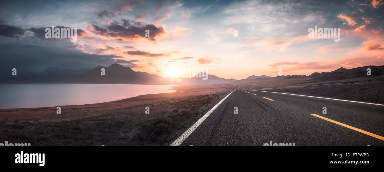 Lake shore road hi-res stock photography and images - Alamy