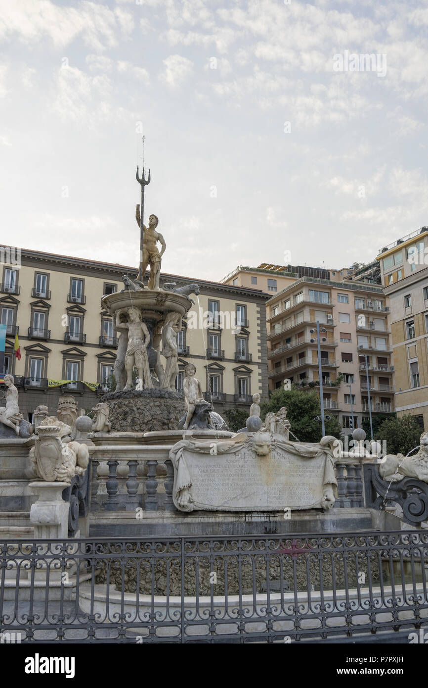 Water fountain of neptune hi-res stock photography and images - Alamy