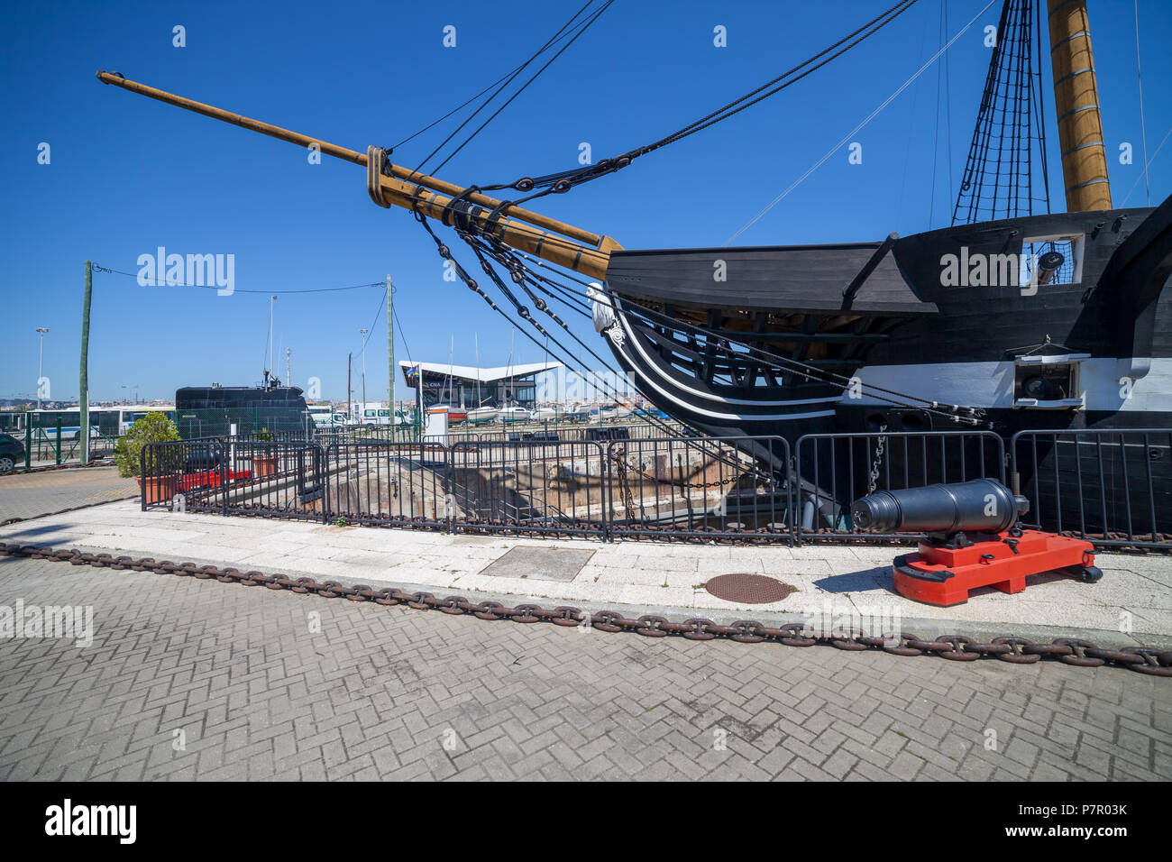 Fragata D. Fernando II e Gloria bowsprit, 50 gun frigate of the ...