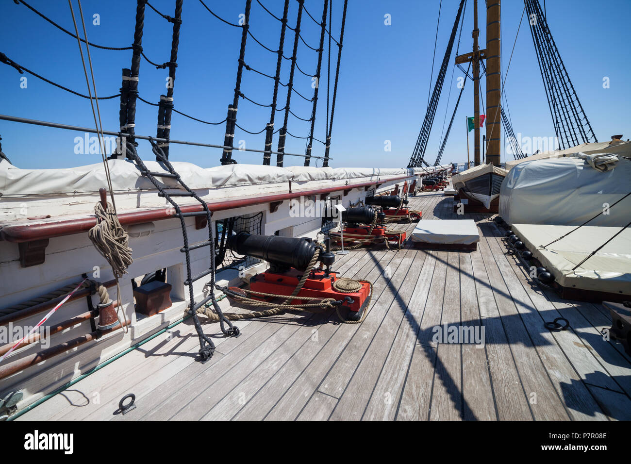 Fragata D. Fernando II e Gloria ship upper deck naval artillery, 50 gun ...
