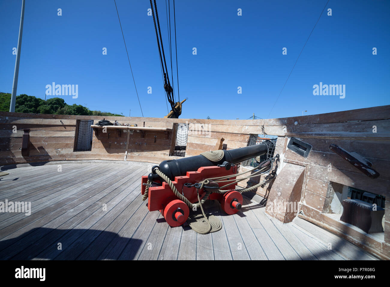 50 gun frigate hi-res stock photography and images - Alamy