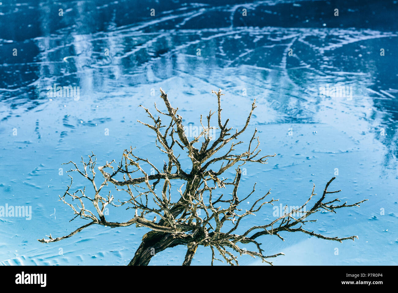 Frozen lakes and scenic scenery hi-res stock photography and images - Alamy
