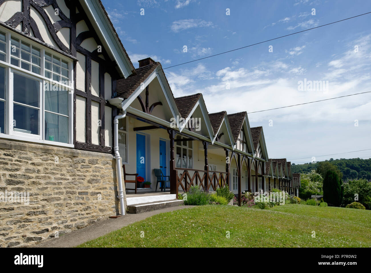 Old alms houses hi-res stock photography and images - Alamy