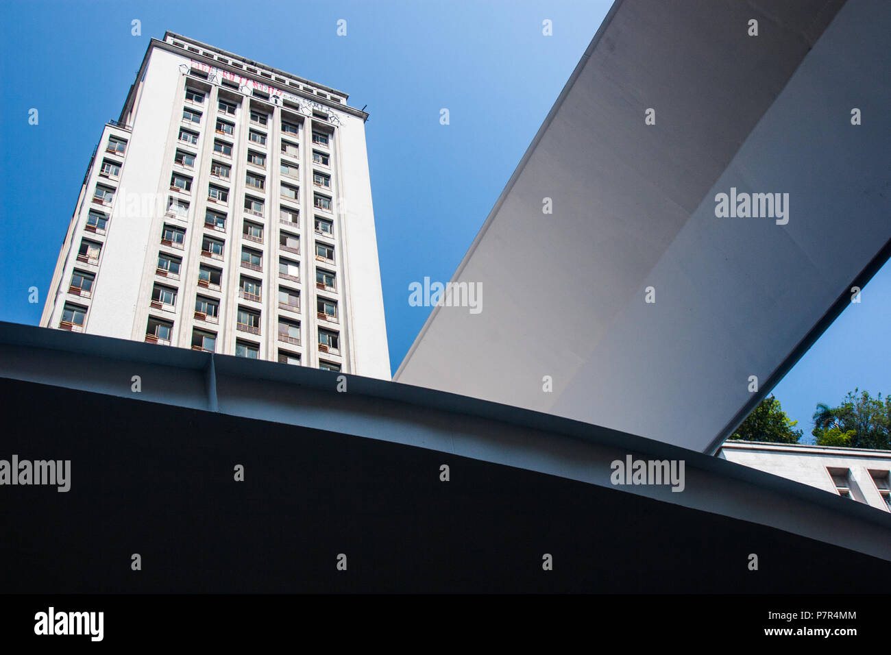 Modern structure detail in front of a business building Stock Photo - Alamy