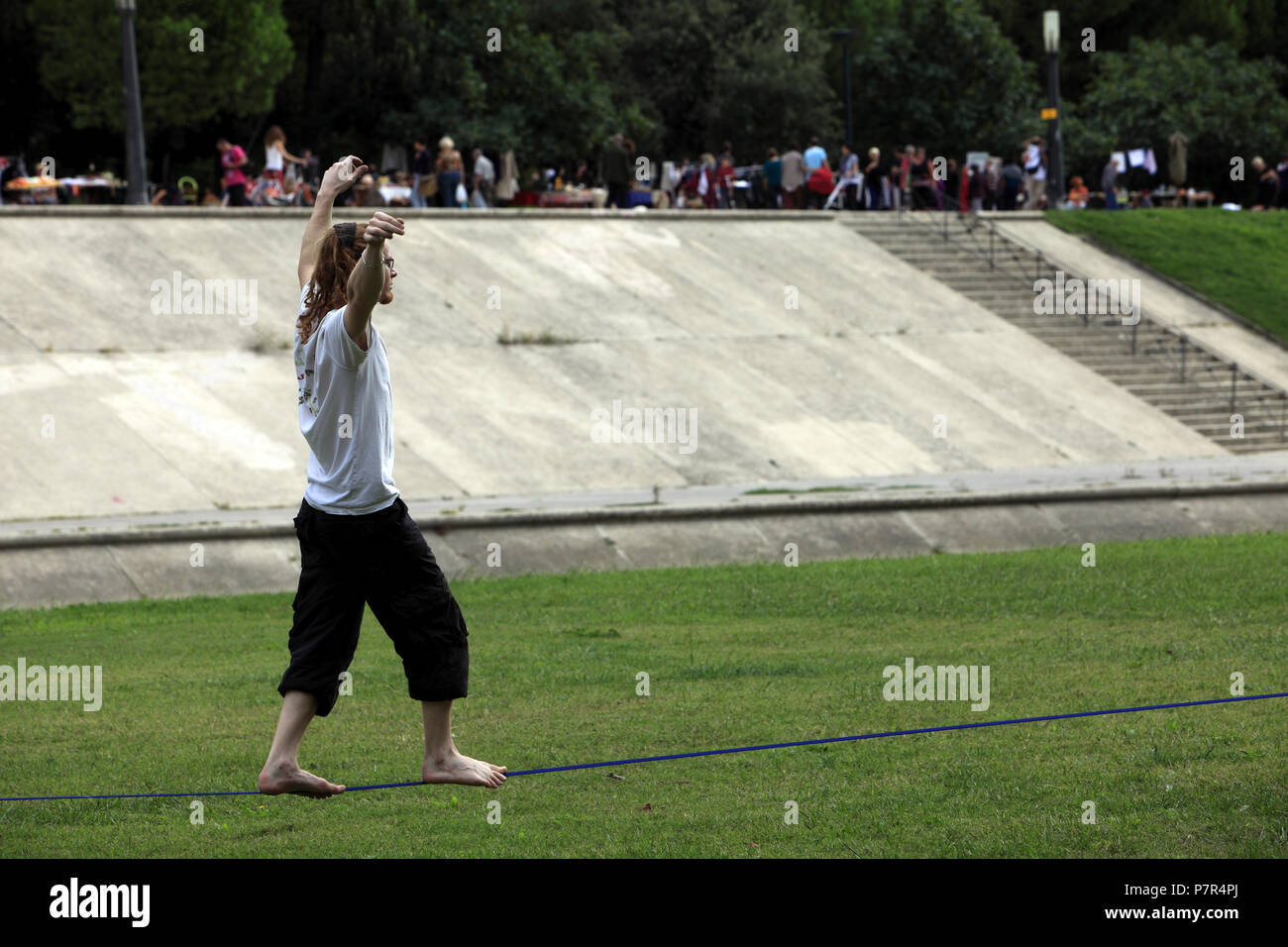 Slackliners hi-res stock photography and images - Alamy