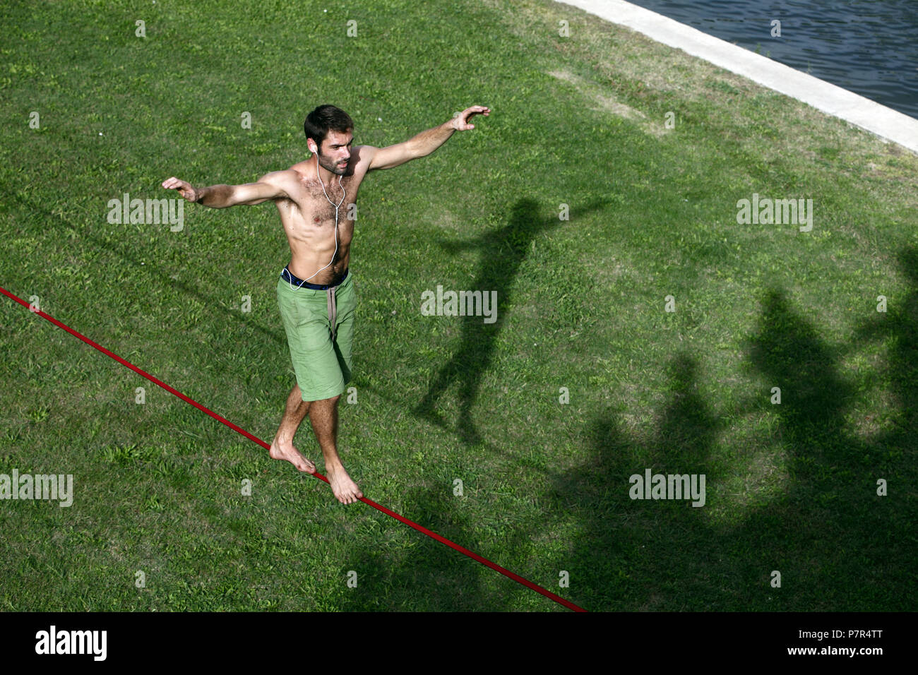 Slackliners hi-res stock photography and images - Alamy
