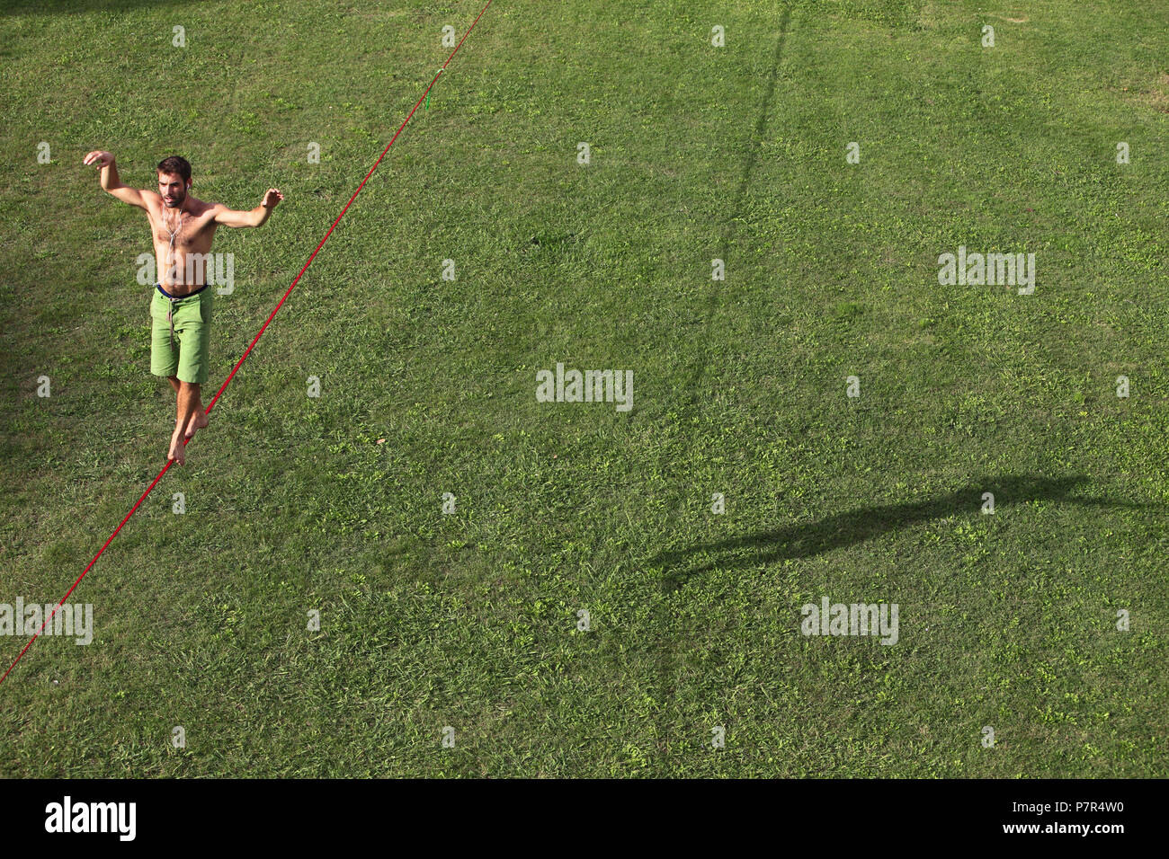 Slackliners hi-res stock photography and images - Alamy