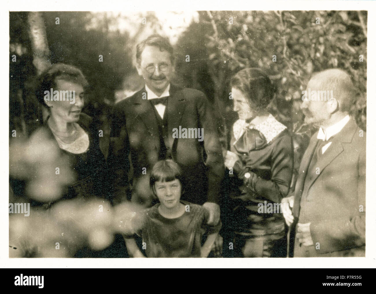 . Von links nach rechts: Frau Medicus, Hermann Weyl, Lotte Medicus ...