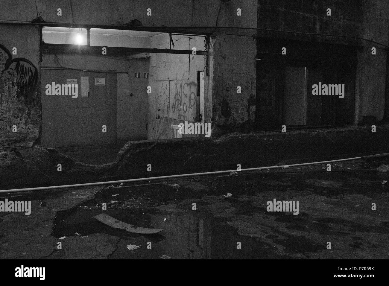 Condemned building ghetto hi-res stock photography and images - Alamy