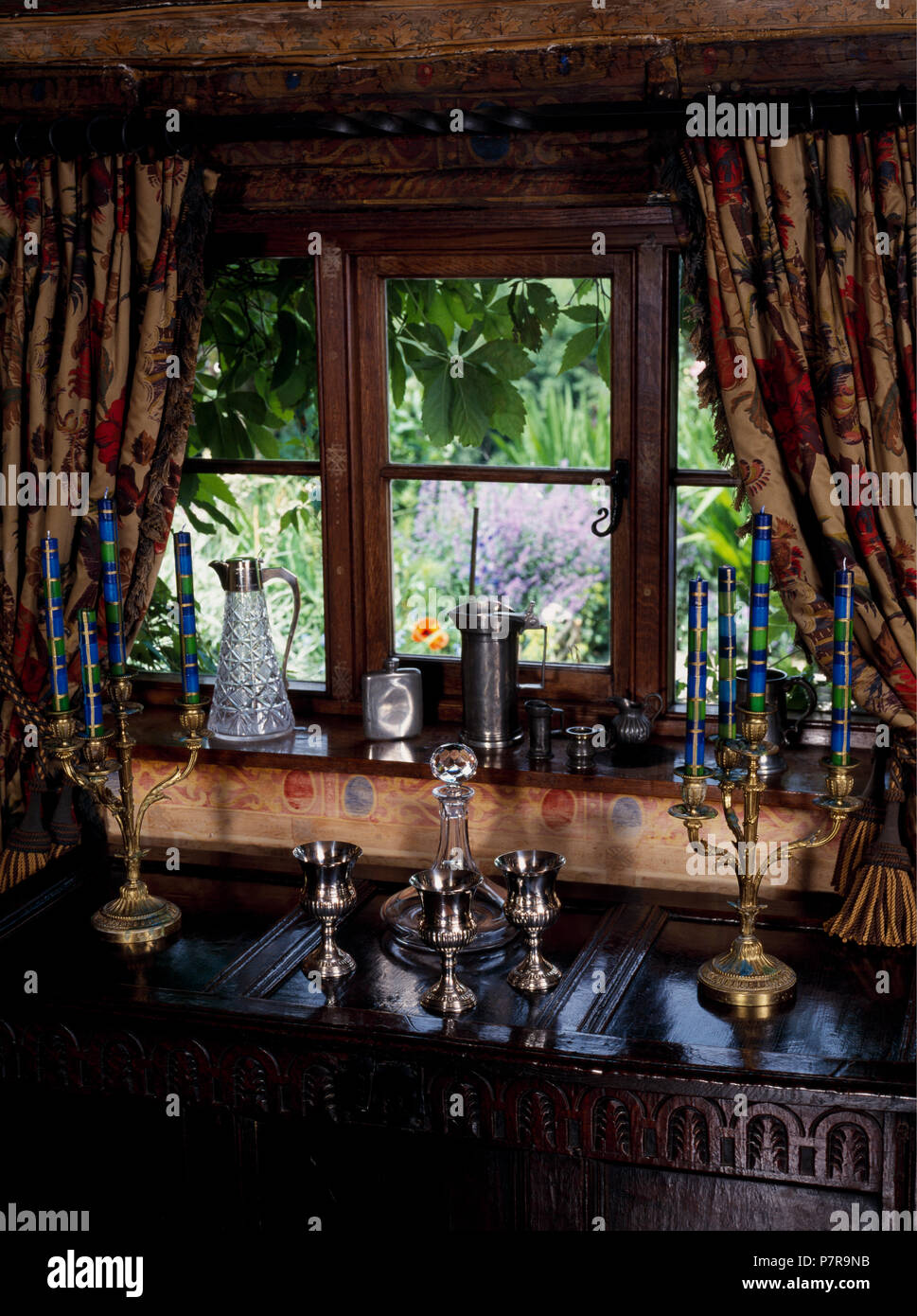 Tudor style room hi-res stock photography and images - Alamy