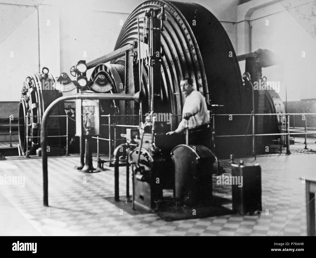 Machine electrique hi-res stock photography and images - Alamy