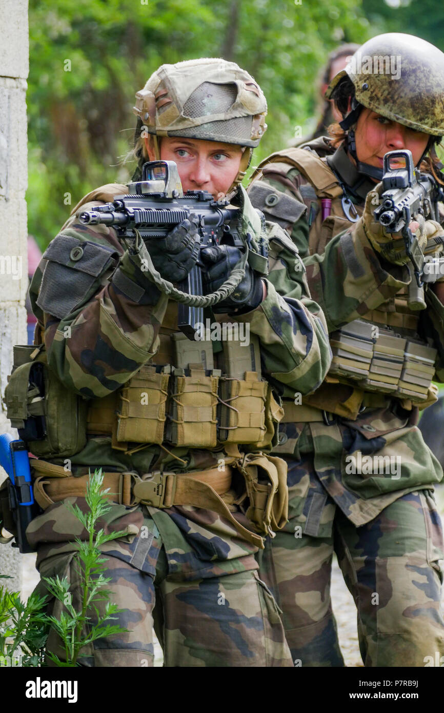 Members from miliatry ski Team attend commando training at Chambaran ...