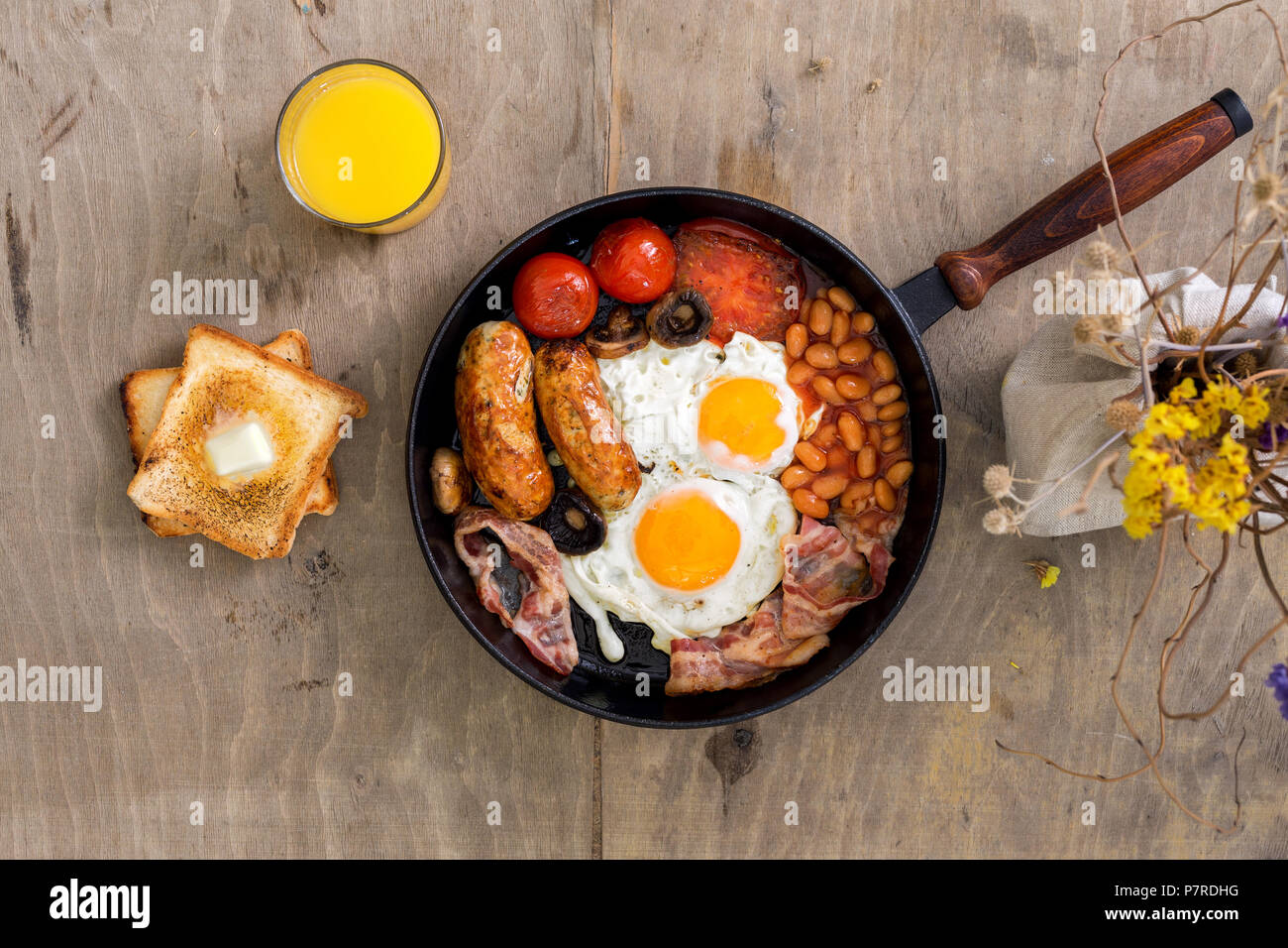 Full english breakfast man hi-res stock photography and images - Alamy
