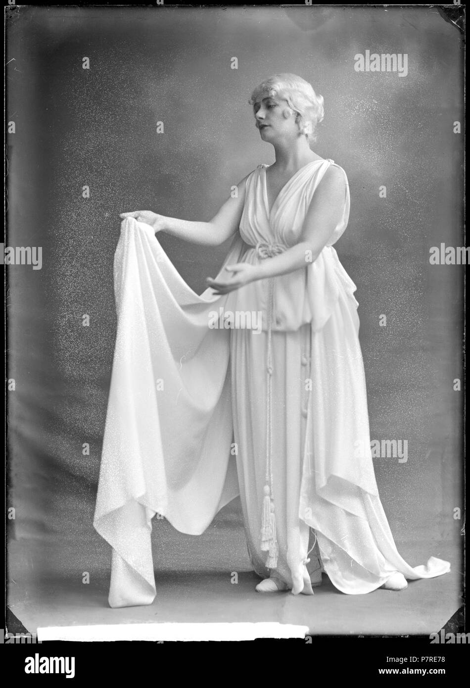 Constance Gibson i titelrollen i Niobe, Vasateatern 1915. Glasnegativ ...