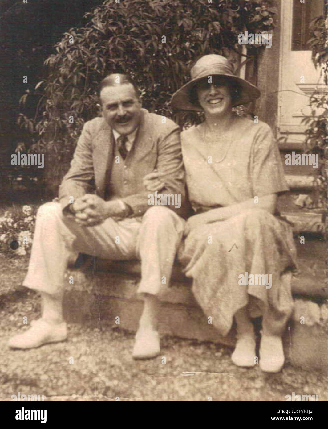 English: John Hughes Drake and his wife Muriel, residents of 'The Bury ...