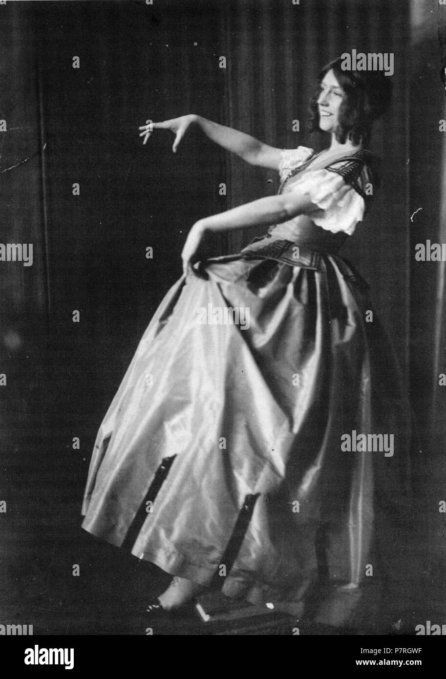 Dancer gertrude barrison hi-res stock photography and images - Alamy