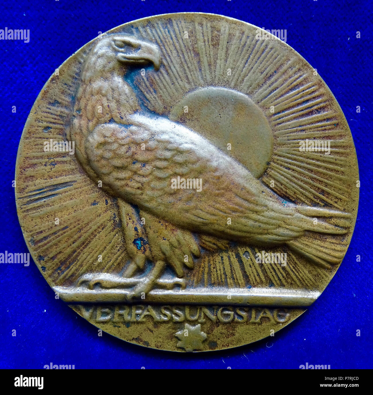 Bronze medallion hi-res stock photography and images - Alamy