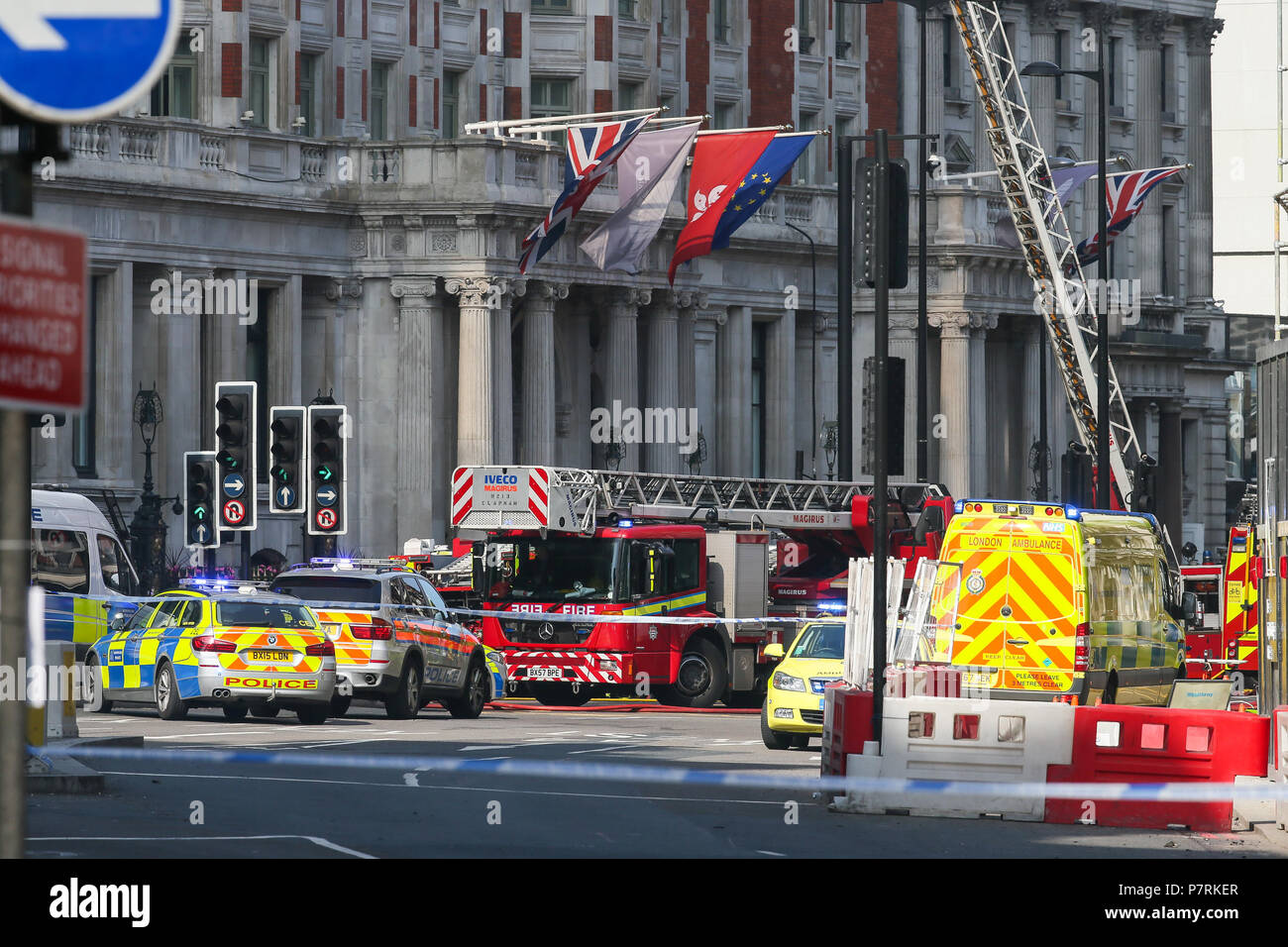 Huge fire seen at the Mandarin Oriental Hotel - London Featuring ...
