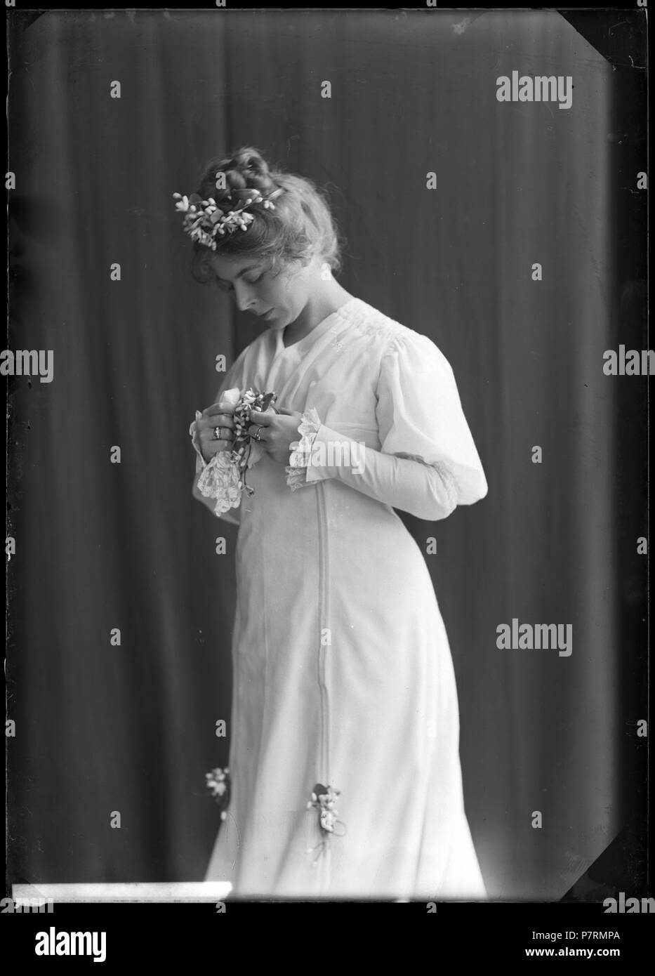 Eva Nilsson som Simone i Bröllopsnatten, Södra teatern 1905 ...