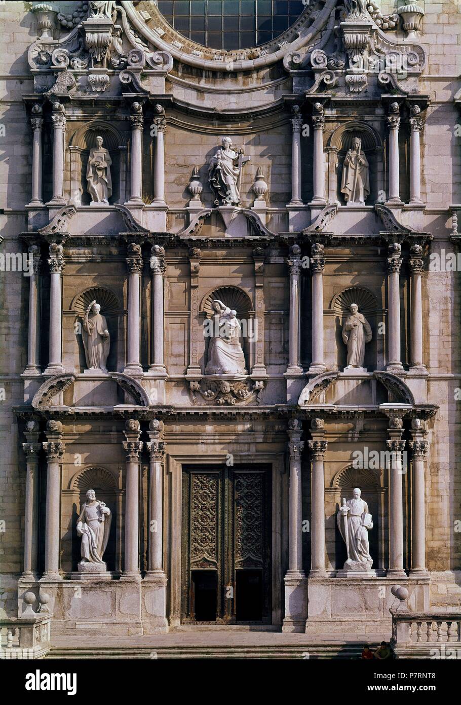 CATEDRAL-FACHADA BARROCA DE 3 CUERPOS-S XVII/S XVIII. Author: PUIG ...