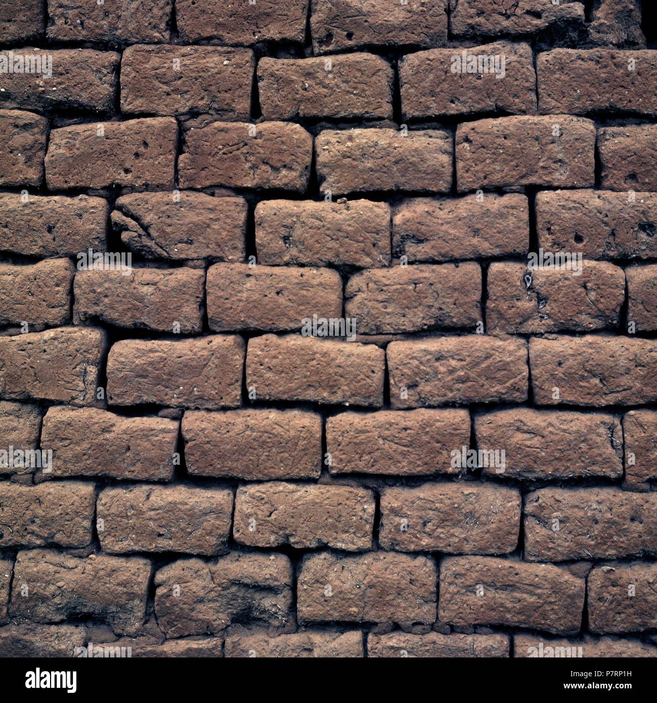 PARED DE ADOBE Stock Photo - Alamy