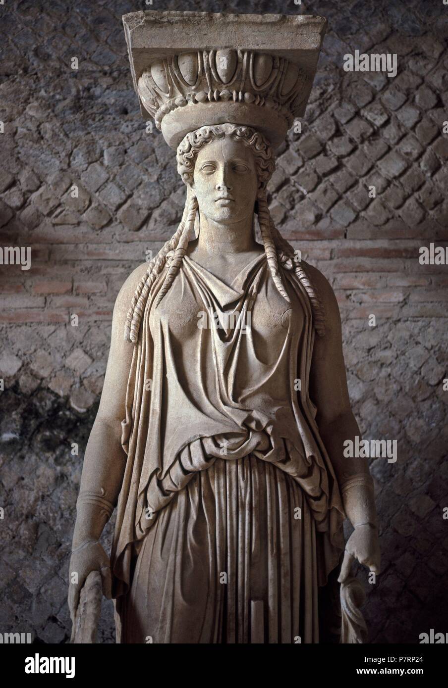 CARIATIDE DEL CANOPO. Location: VILLA ADRIANA, LACIO, ITALIA Stock ...