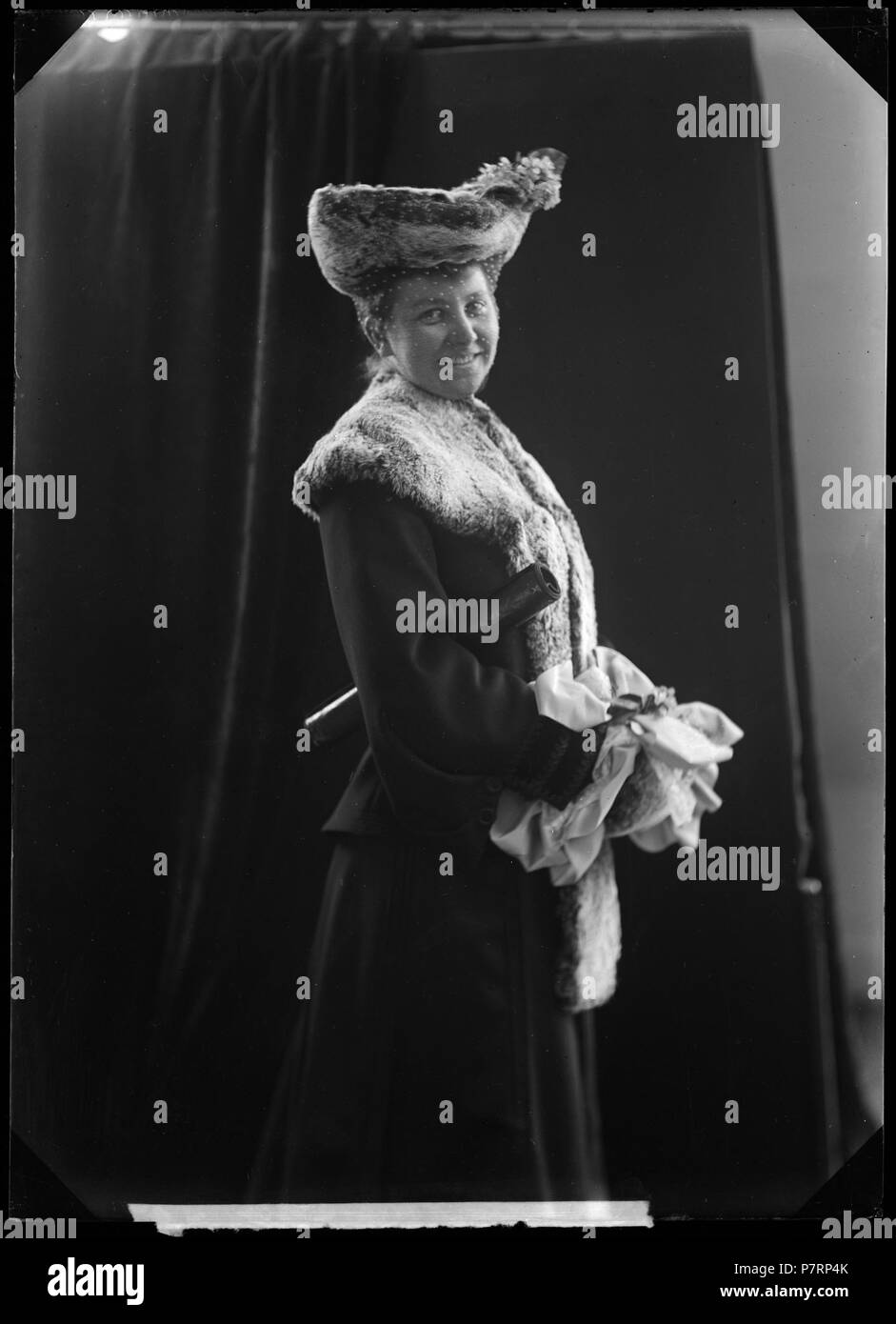 Opera singer glass hi-res stock photography and images - Alamy