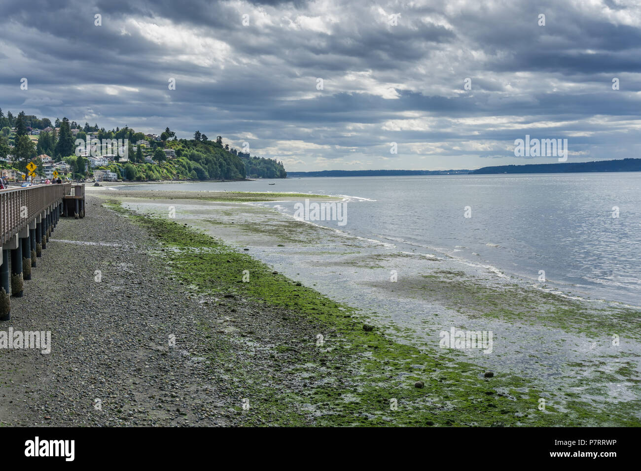 A view of the boardwalk and shoreline in Redondo Beach, Washington ...
