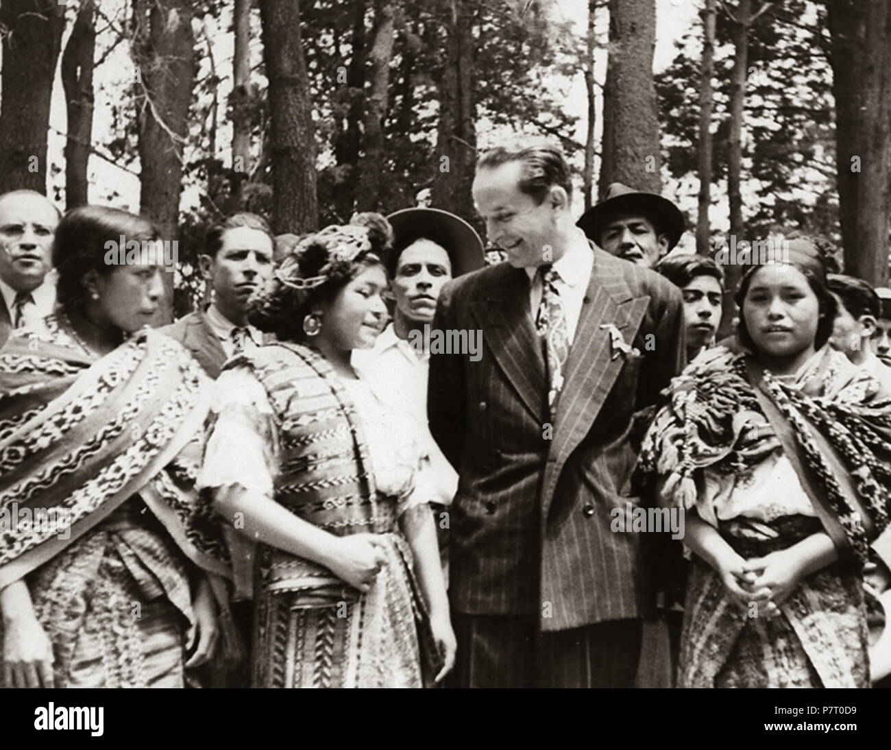 Español: Jacobo Arbenz propaganda . 1945 25 Arbenz en propaganda Stock ...