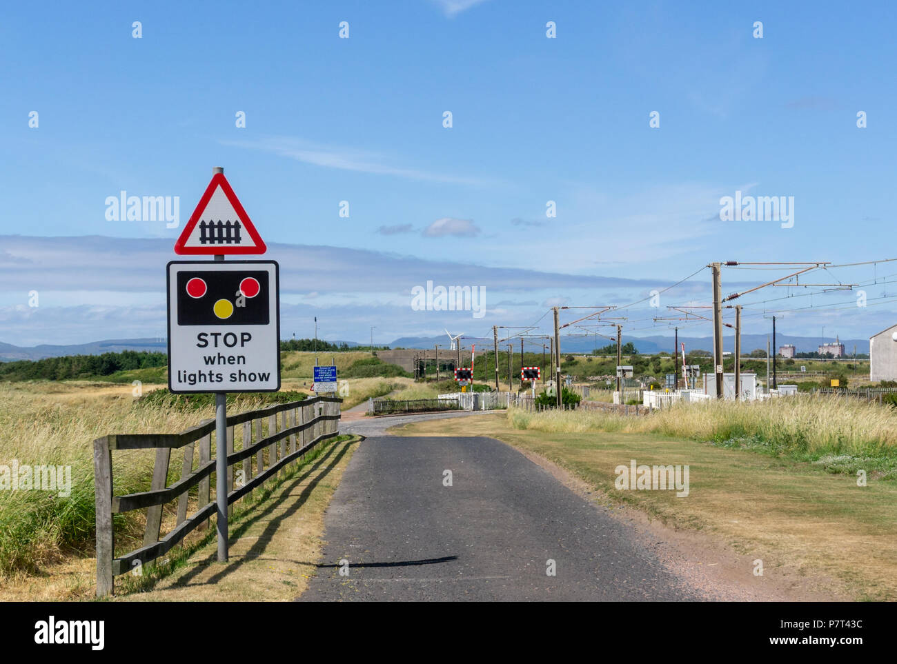 Automatic level crossing lights hi-res stock photography and images - Alamy