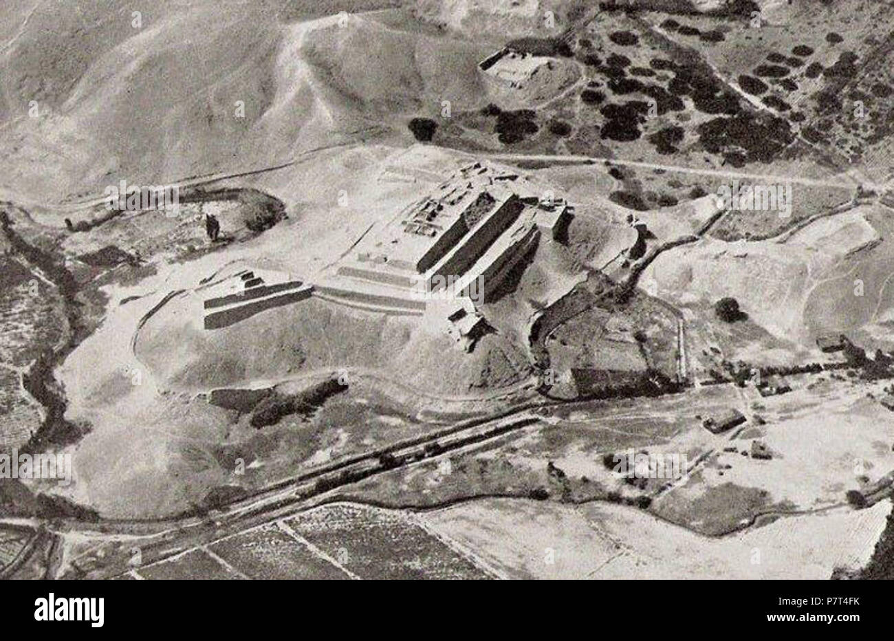 English: Paramonga fortress in Peru aerial photo. June 1928 to January ...