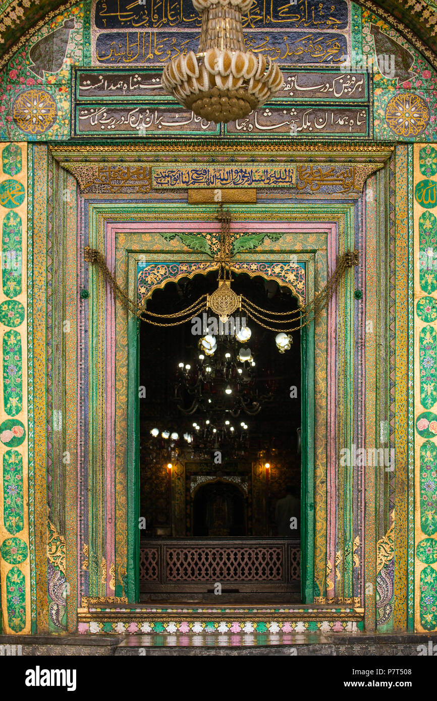 India kashmir srinagar town wooden hi-res stock photography and images ...