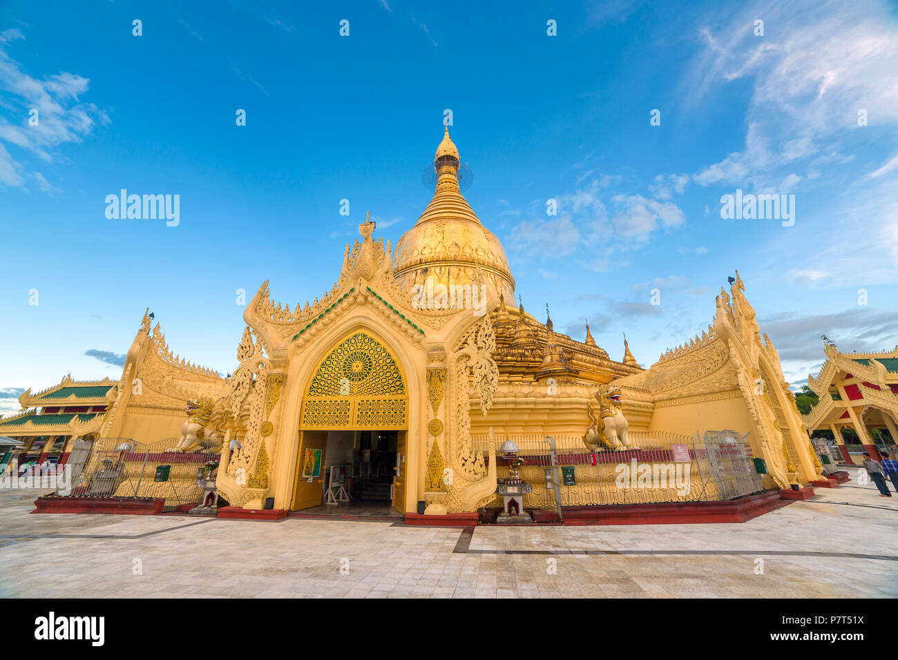Yangon temple hi-res stock photography and images - Alamy