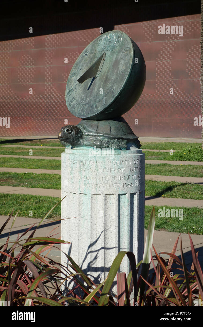 English: Sundial by M. Earl Cummings, honoring navigators Sir Francis ...