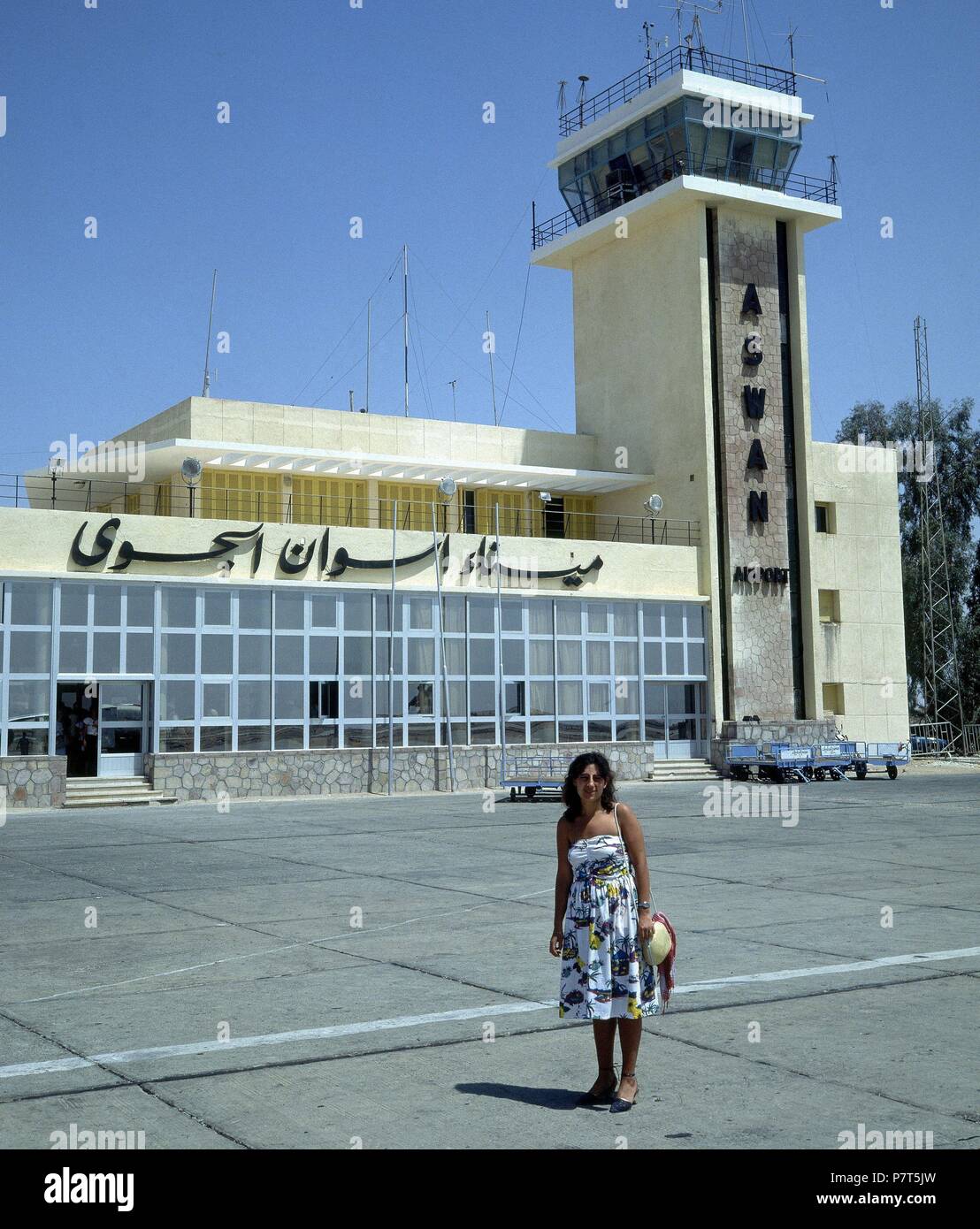 VISTA DEL EDIFICIO. Location: AEROPUERTO, ABU SIMBEL, EGYPT Stock Photo ...