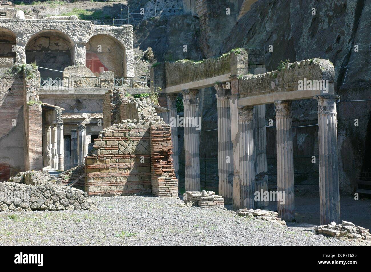 PALESTRA O GIMNASIO DE HERCULANO - SIGLO I. Location: CIUDAD ROMANA ...