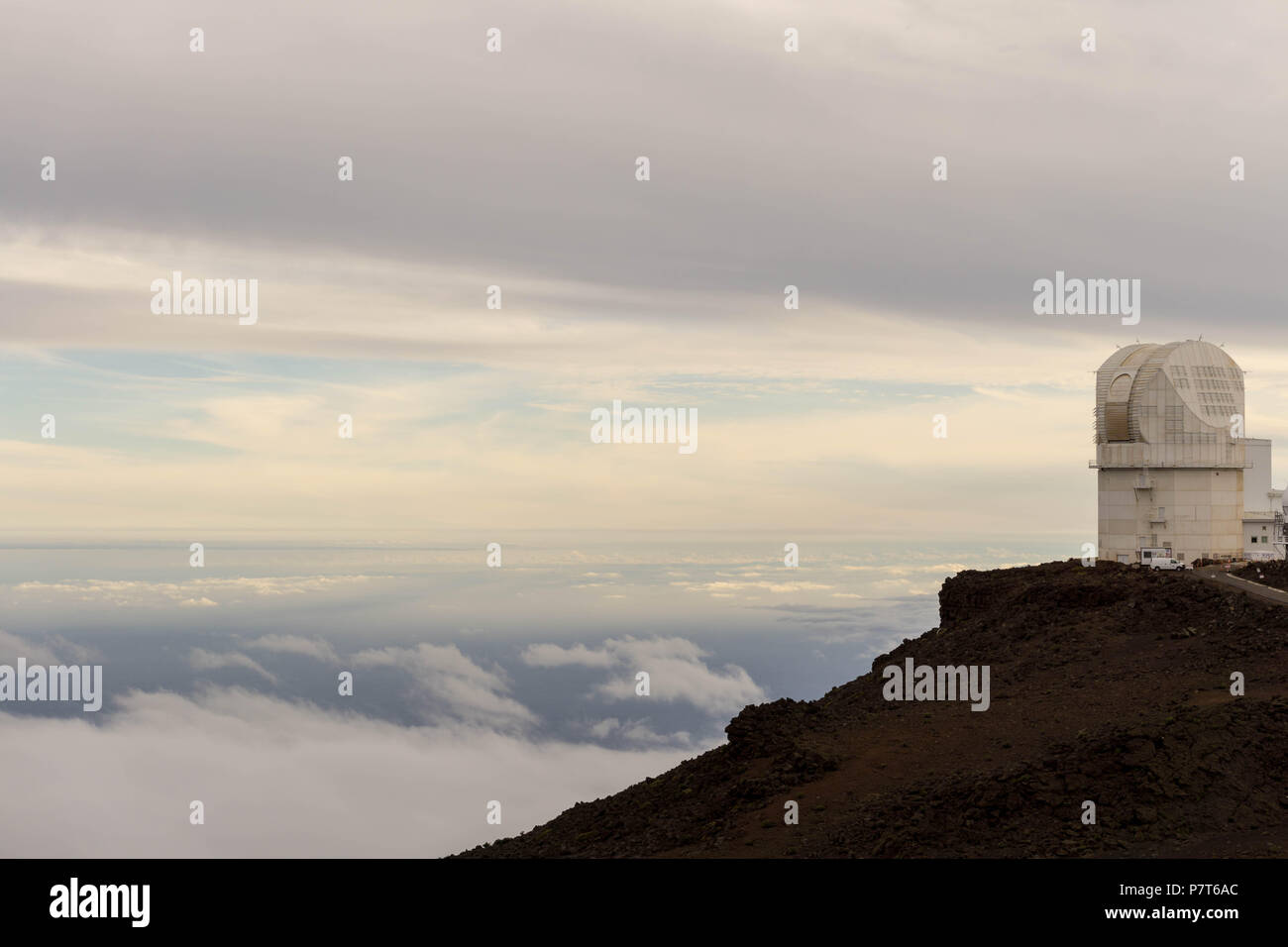 Maui observatory hi-res stock photography and images - Alamy