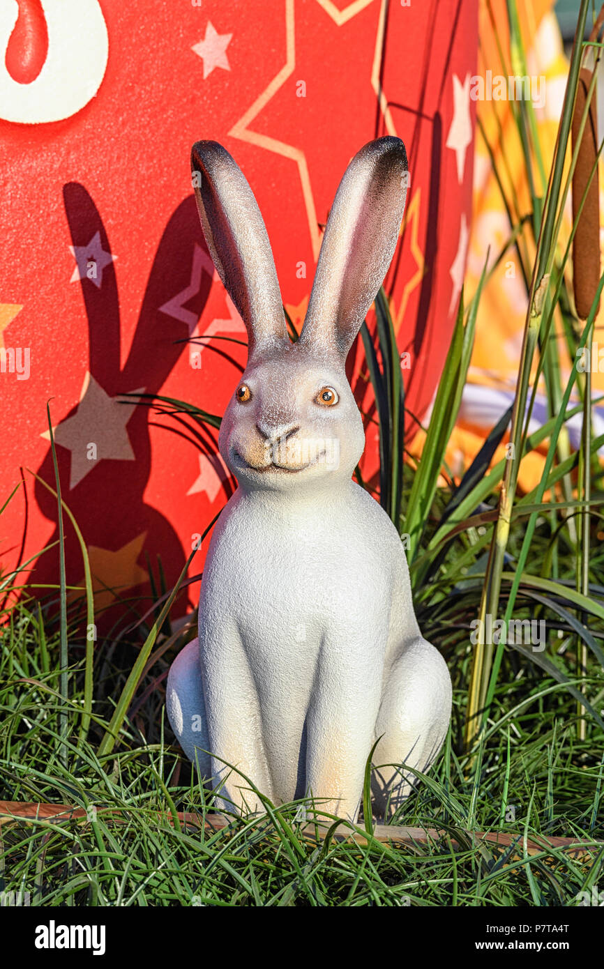 Statue of the white rabbit hi-res stock photography and images - Alamy