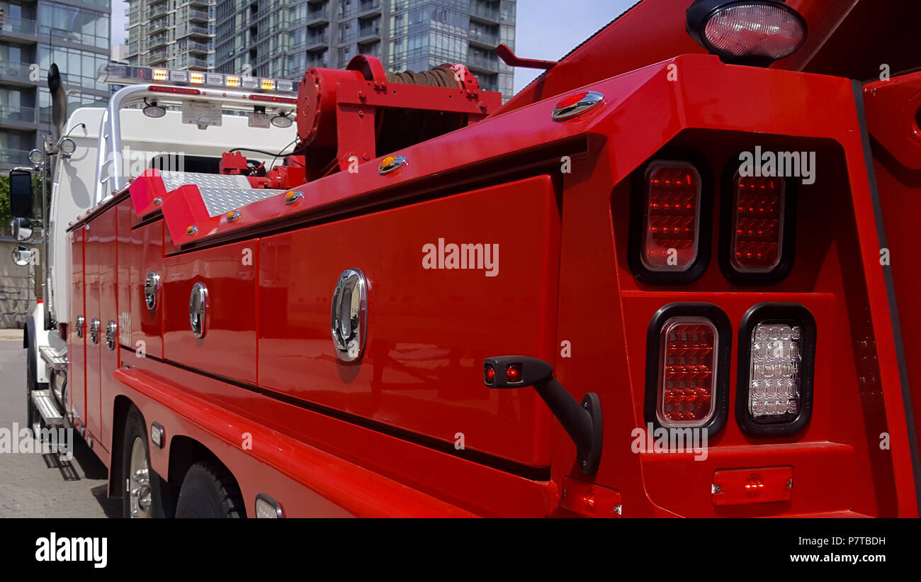 Heavy tow truck hi-res stock photography and images - Alamy