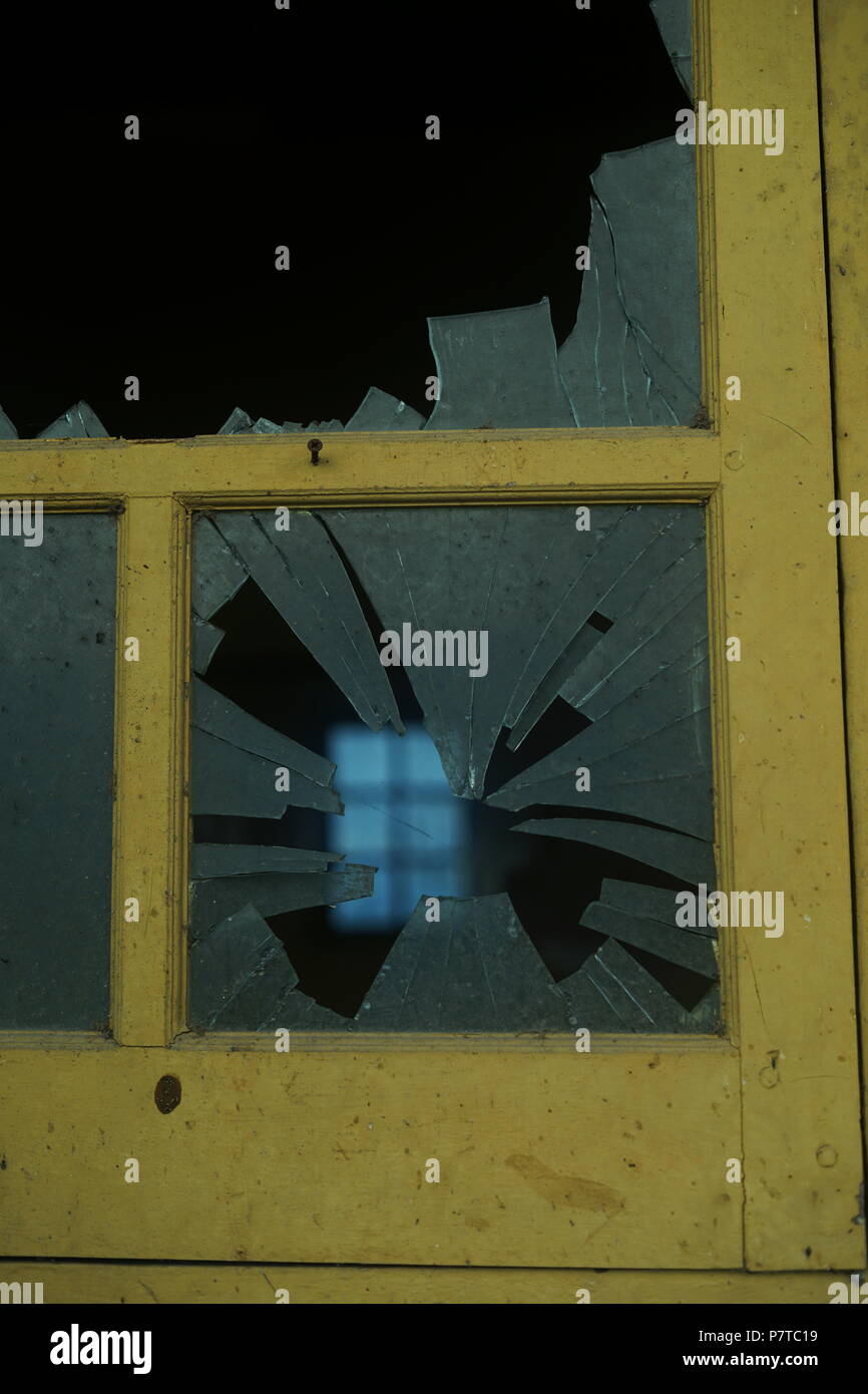 Danger sign warning broken glass hi-res stock photography and images ...