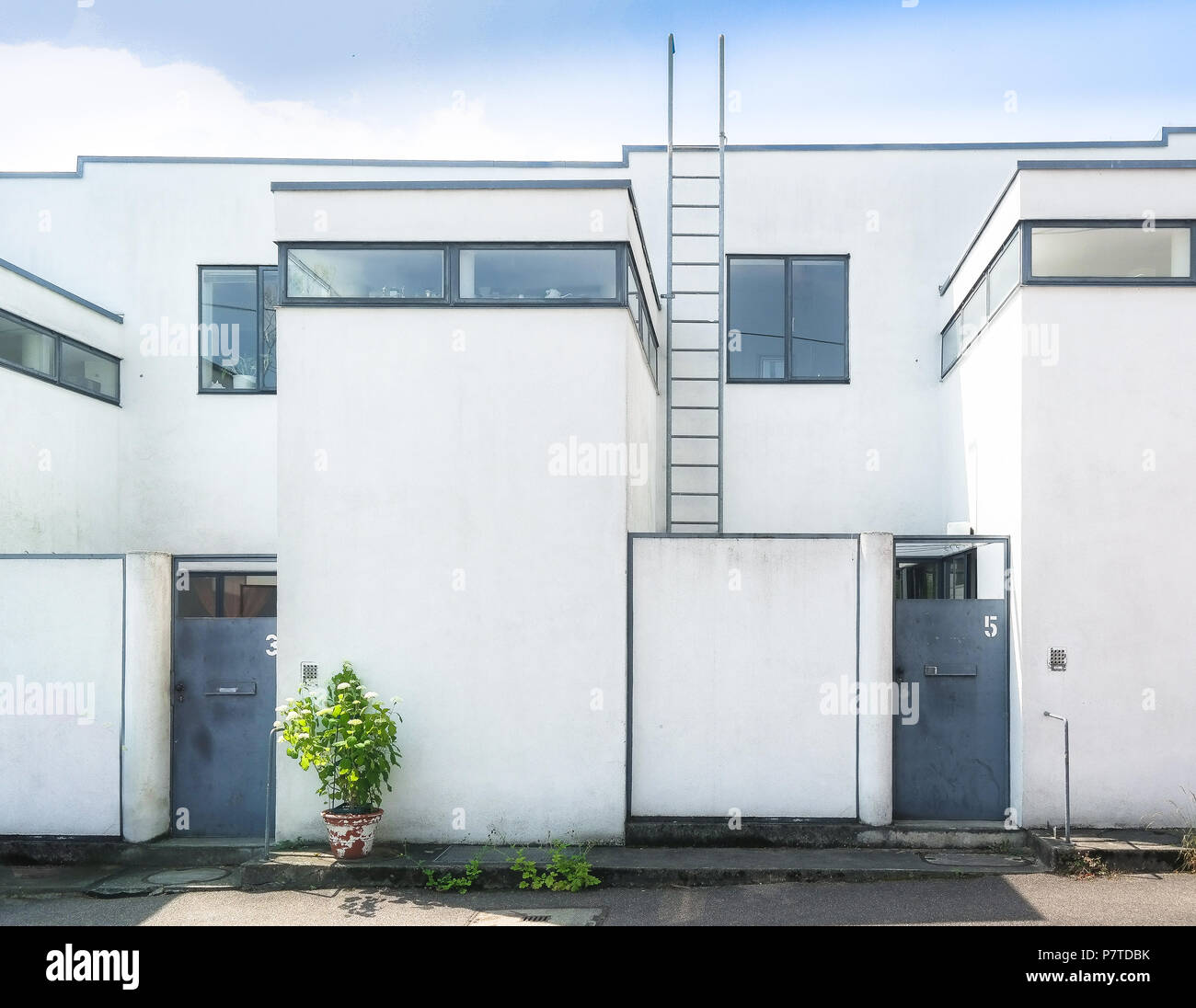 Le corbusier house weissenhof museum hi-res stock photography and ...