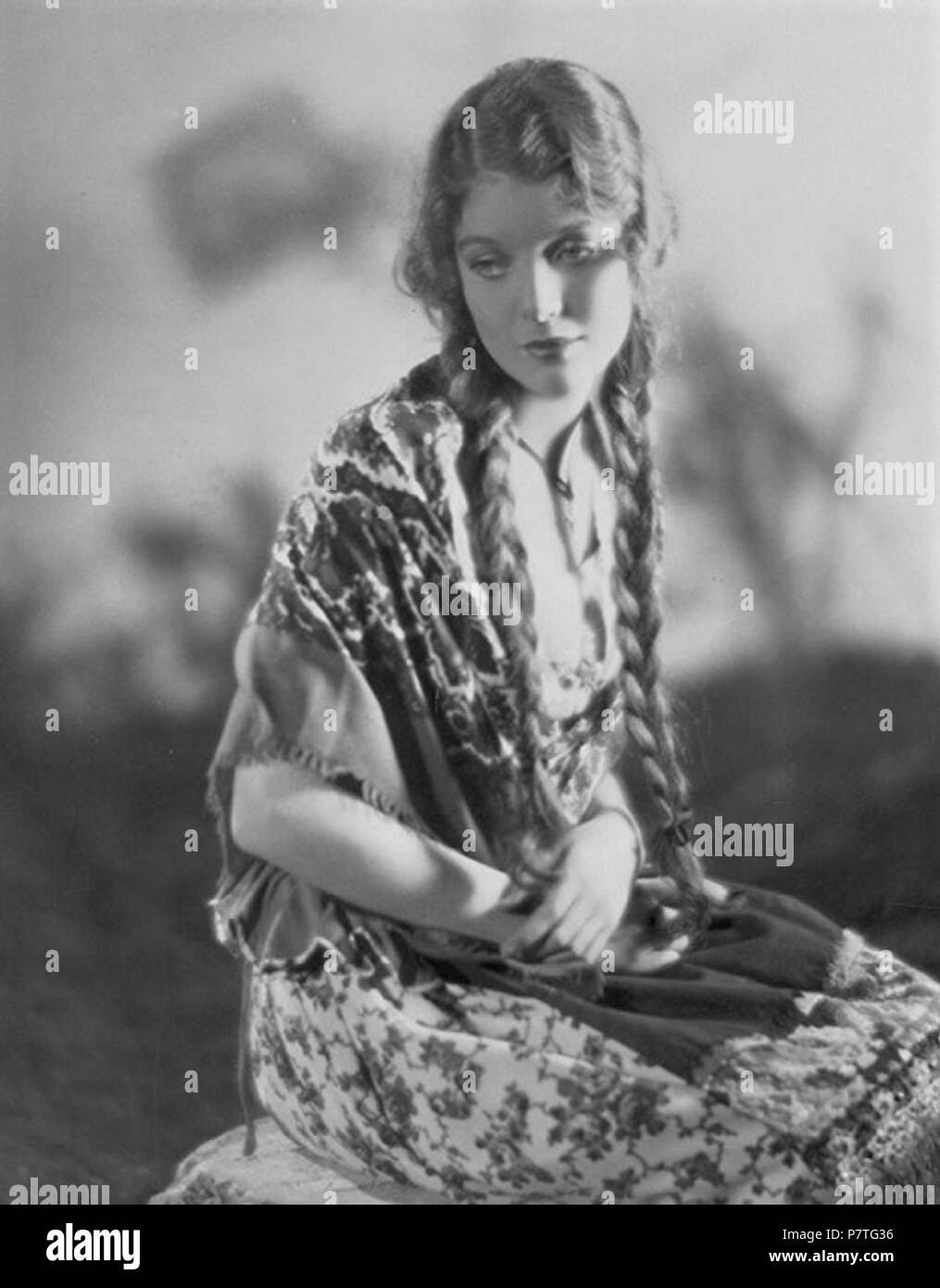 Young actresses acting on hi-res stock photography and images - Alamy