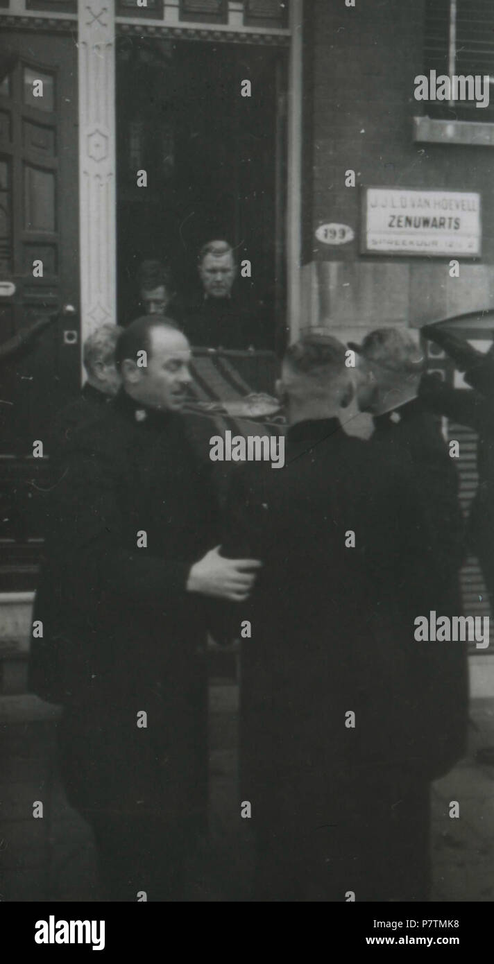 . Begrafenis NSB. Nederlands: Begrafenis van Dr. J.J.L.D. Baron van ...