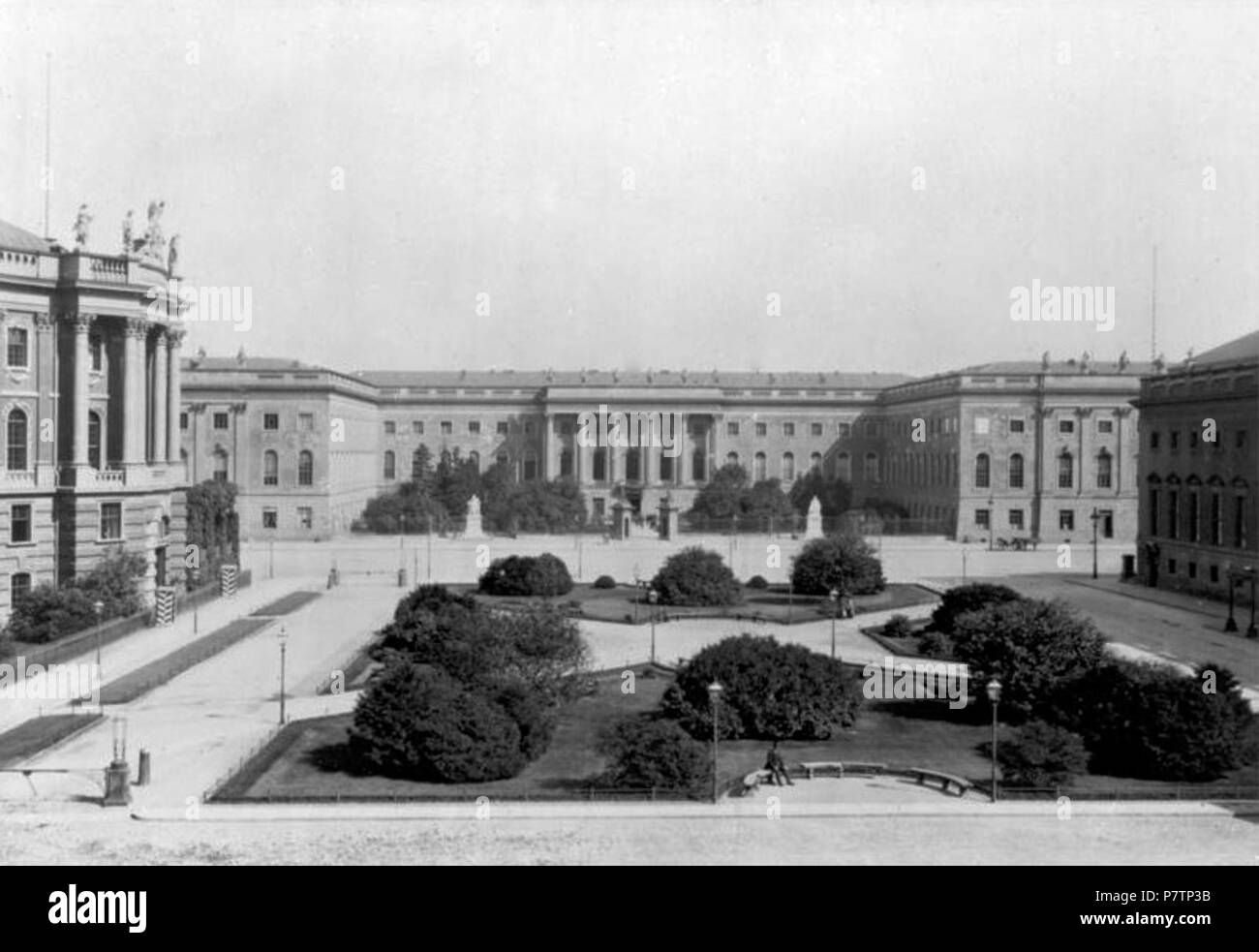 Opernplatz berlin hi-res stock photography and images - Alamy