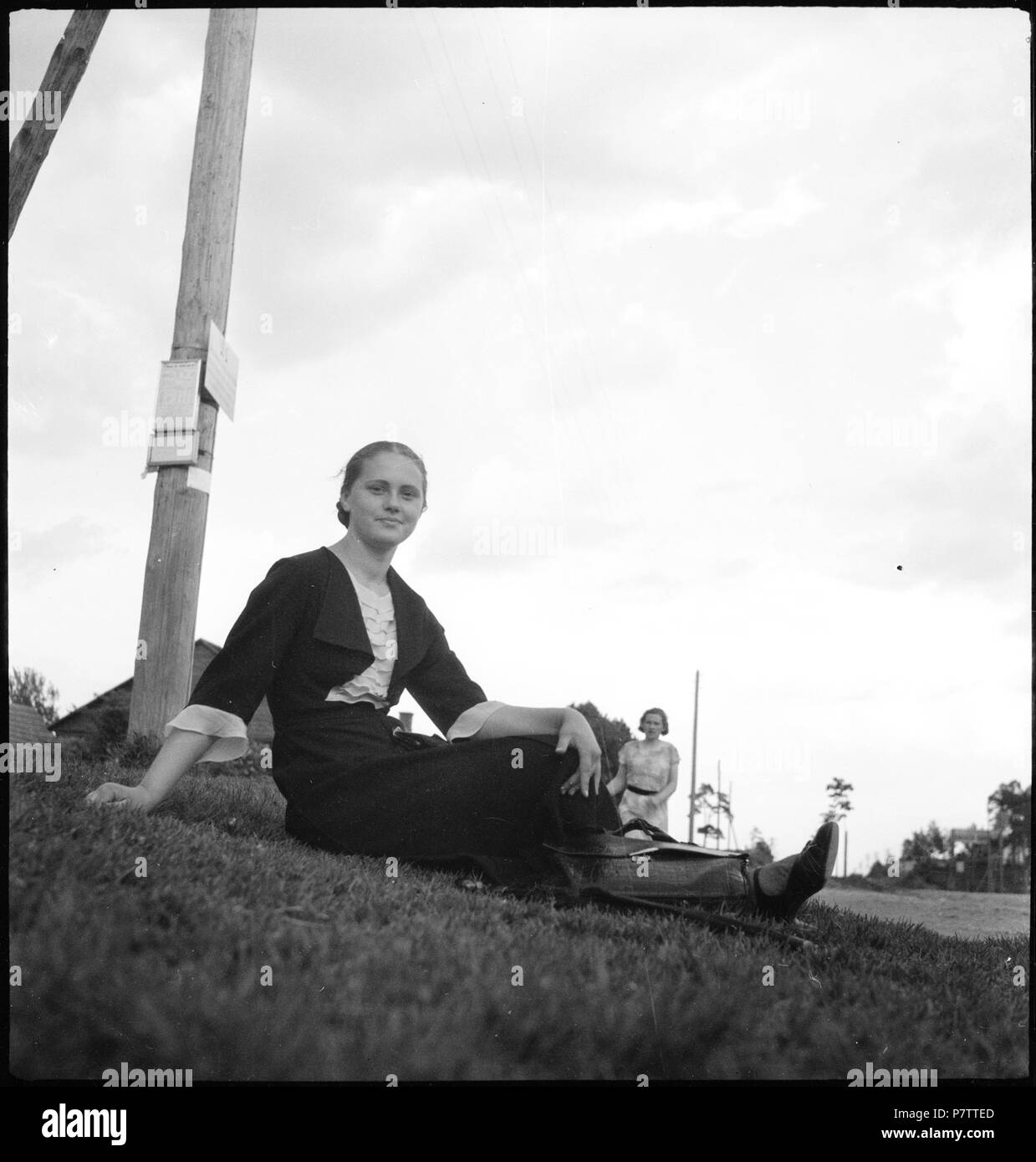 Lettland: Menschen; Junge sitzende Frau. 1937 74 CH-NB - Lettland ...