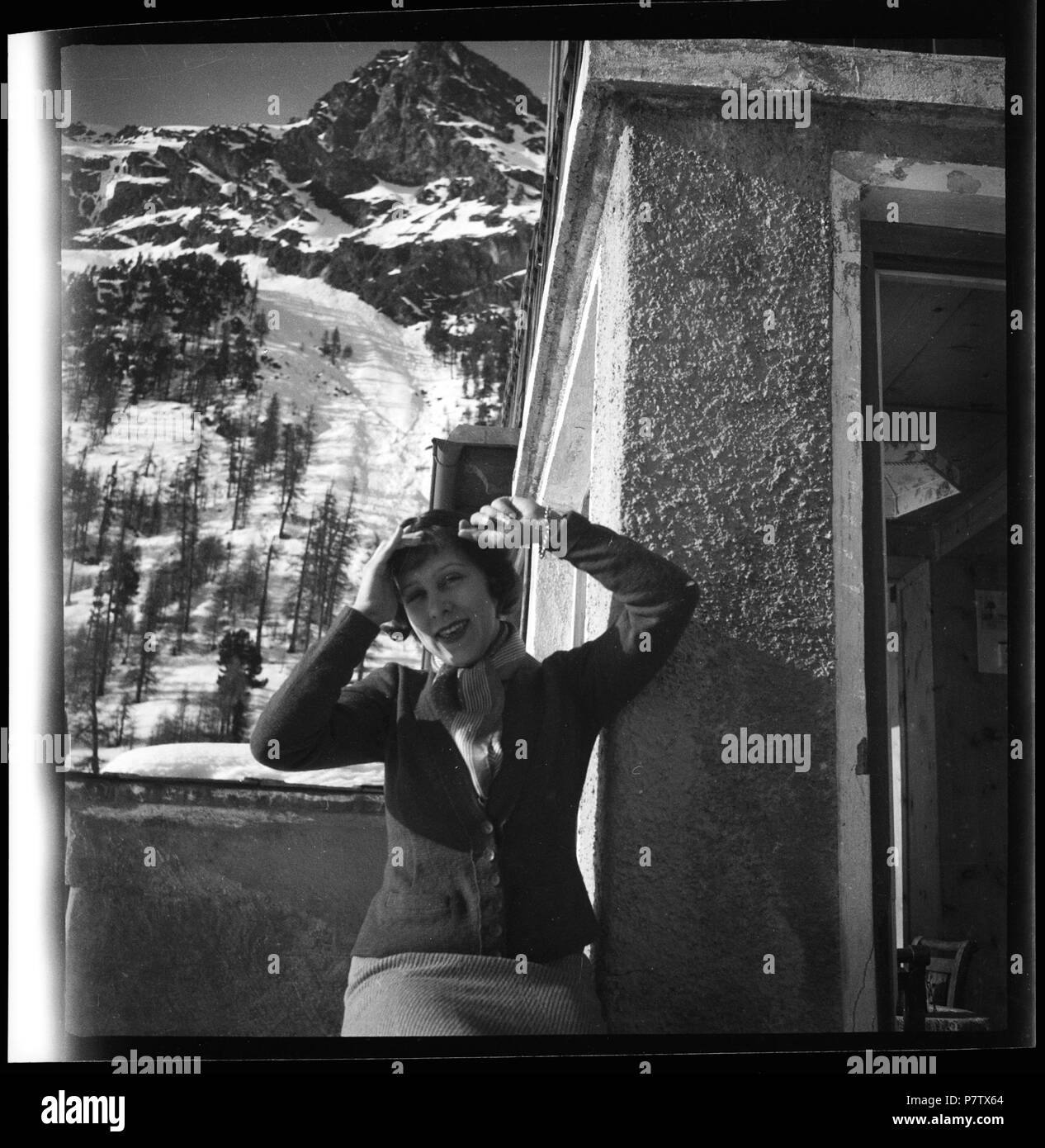 Sitzende menschen Black and White Stock Photos & Images - Alamy