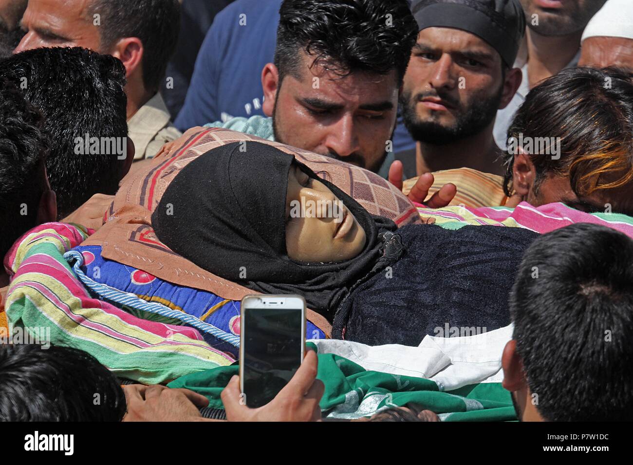 Kulgam, India. 7th July, 2018. People carry the dead body of a teenage ...