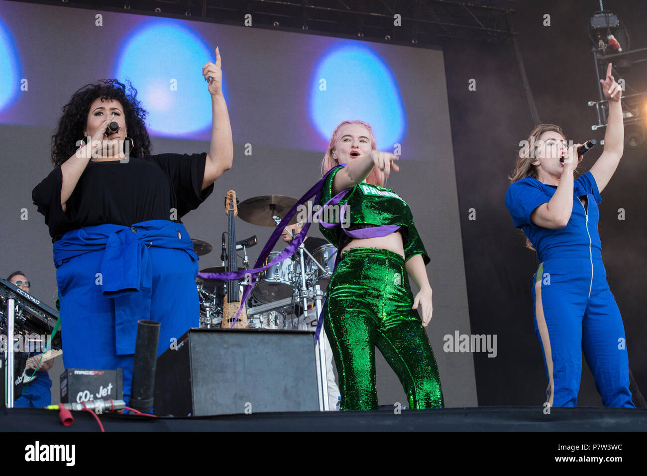 Clean bandit hi-res stock photography and images - Alamy