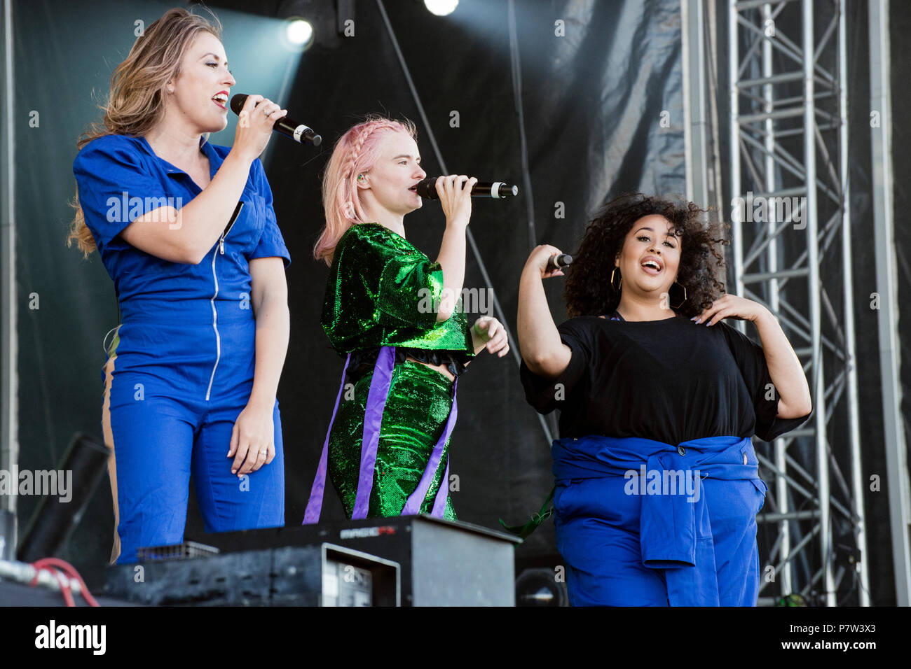 Clean bandit hi-res stock photography and images - Alamy