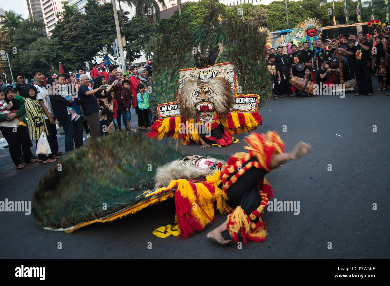 Jakarta, Indonesia. 8th July, 2018. Participants with traditional ...